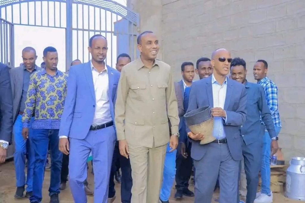 Muummeen Ministiraa Somaaliyaa Hamzaa Abdiin Giddu gala Hormaata Gaalaa ...