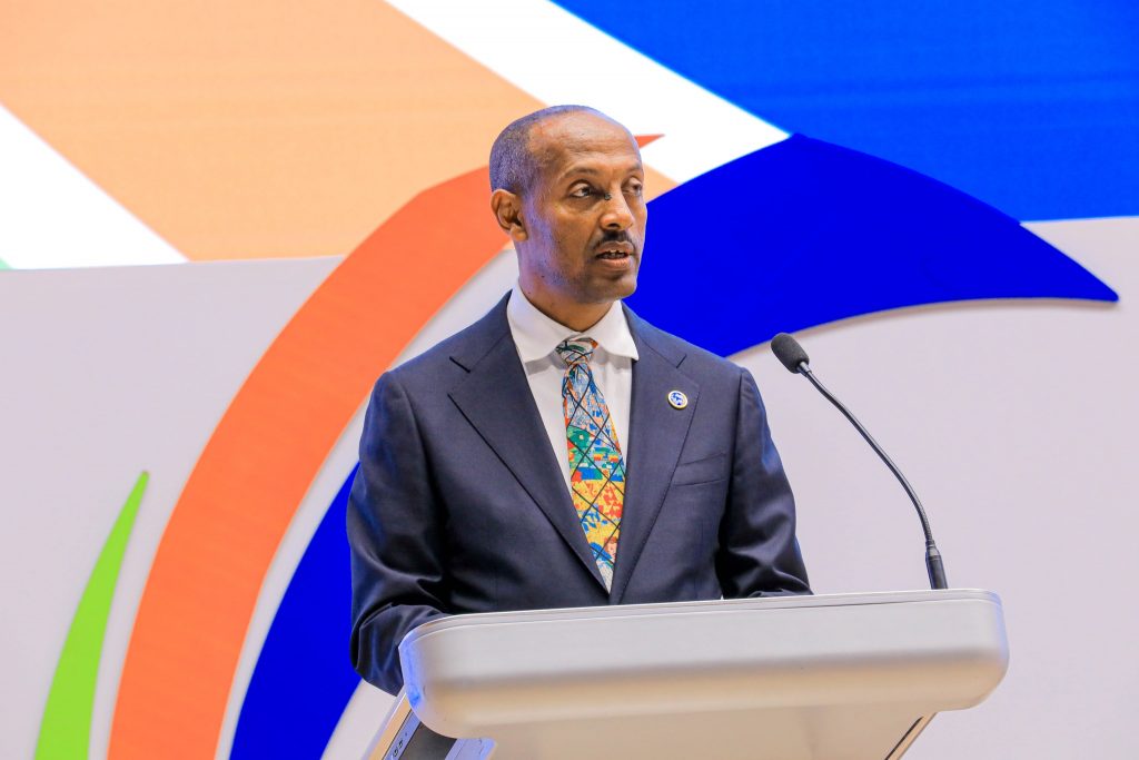 Addunyaa beelarraa bilisa ta’e uumuuf Invastimantii fi carraa hojii ...