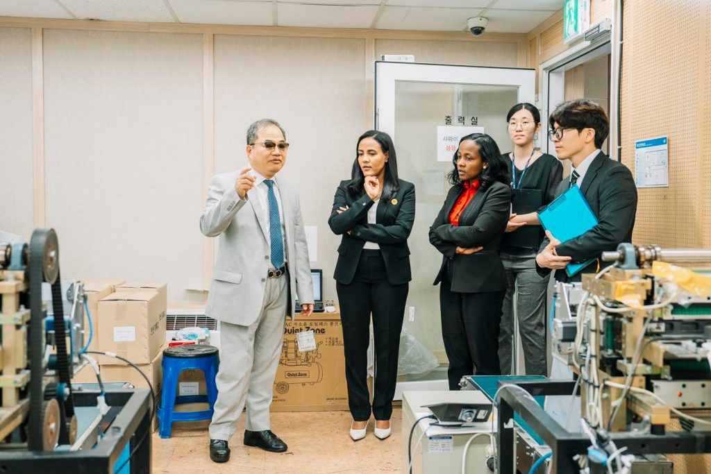First Lady Zinash Tayachew visits Siloam Center for Blind in Seoul ...