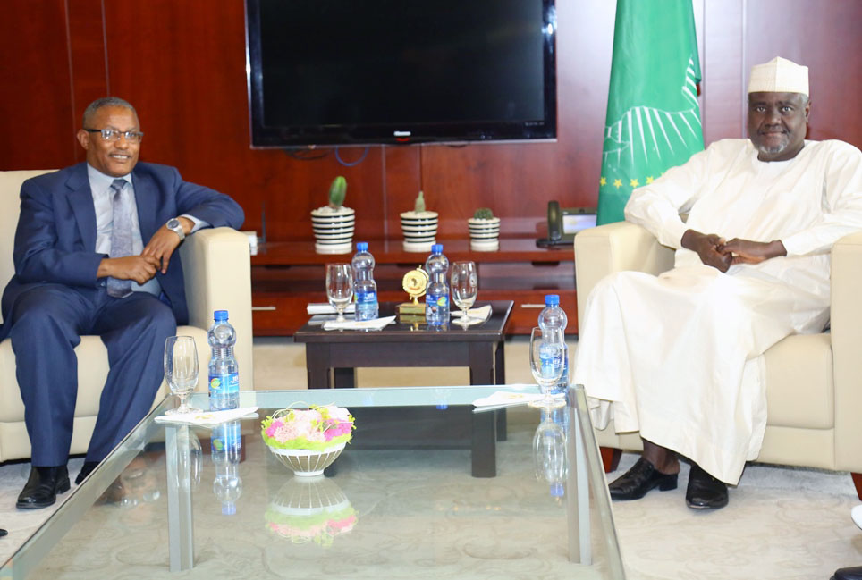 አቶ ገዱ አንዳርጋቸው ከአፍሪካ ህብረት ኮሚሽን ሊቀ መንበር ጋር ተወያዩ - Welcome to Fana Media ...